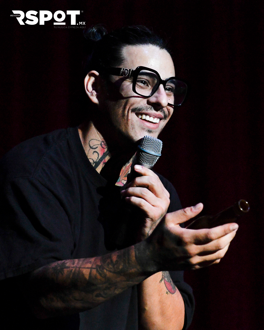 Mike Salazar presentó su show "Pos Aquí Andamos" - Revista Spot Mx